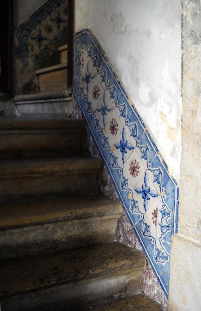 Painel de azulejos pombalinos como lambrim de escadas, 1760 a 1780 ...