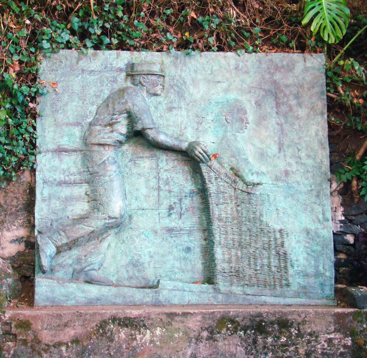 Monumento ao Carreiro do Monte, bronze de Ricardo Velosa, 1992, Monte ...