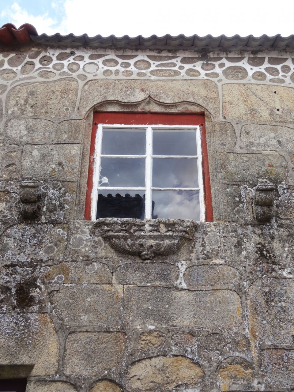 Janela de tradição manuelina da Vila de Castelo Mendo, 1550 (c ...