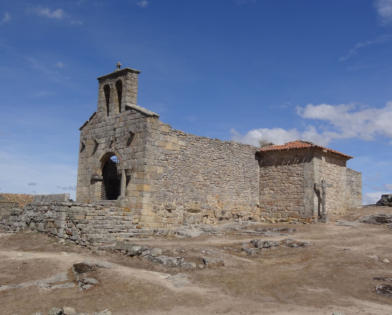 Antiga igreja de Nossa Senhora do Castelo, 1300 (c.), Castelo Mendo ...