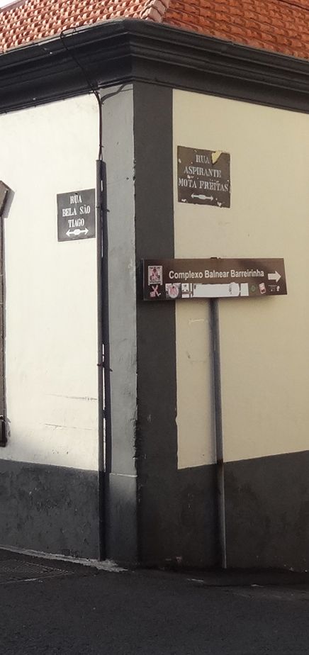 Esquina da Rua Bela de São Tiago e Rua do Aspirante Mota Freitas, 1940 ...