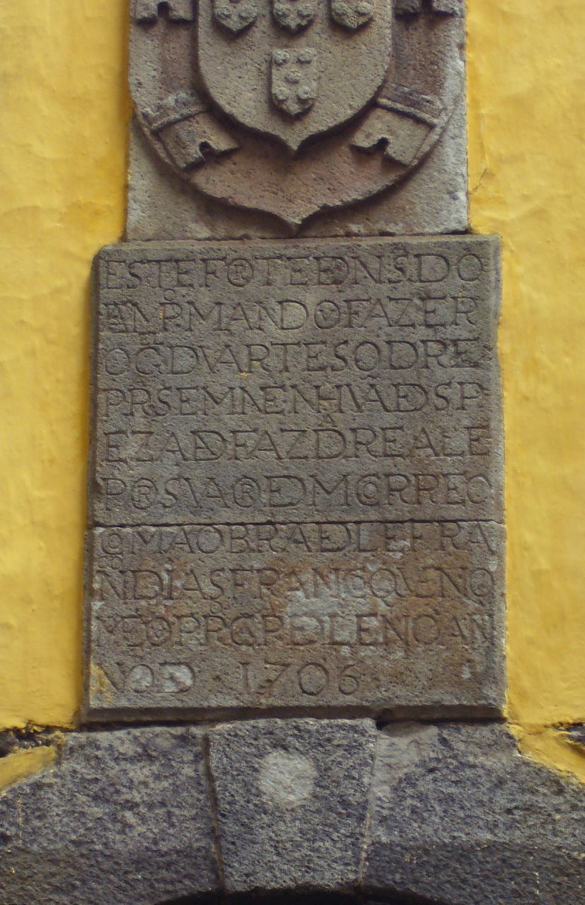 Inscrição do portal de entrada do forte do Amparo de Machico, 1706 ...