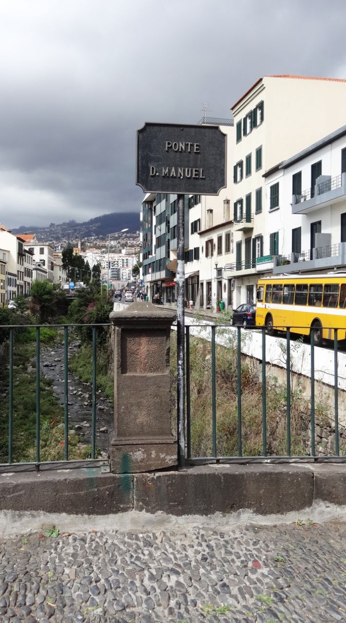 Placa toponímica da ponte de Dom Manuel Portugal e Castro, 1824 e ...