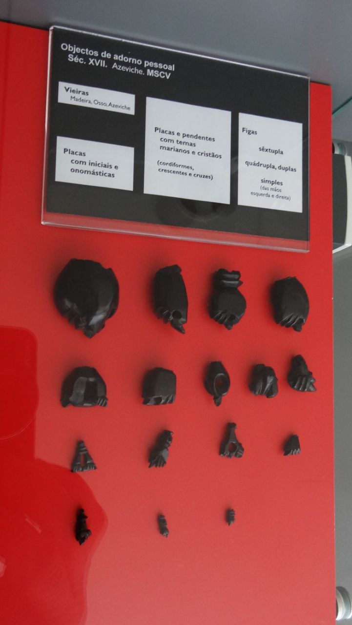 Figas de azeviche do Mosteiro de Santa Clara, a Velha, 1650 (c ...