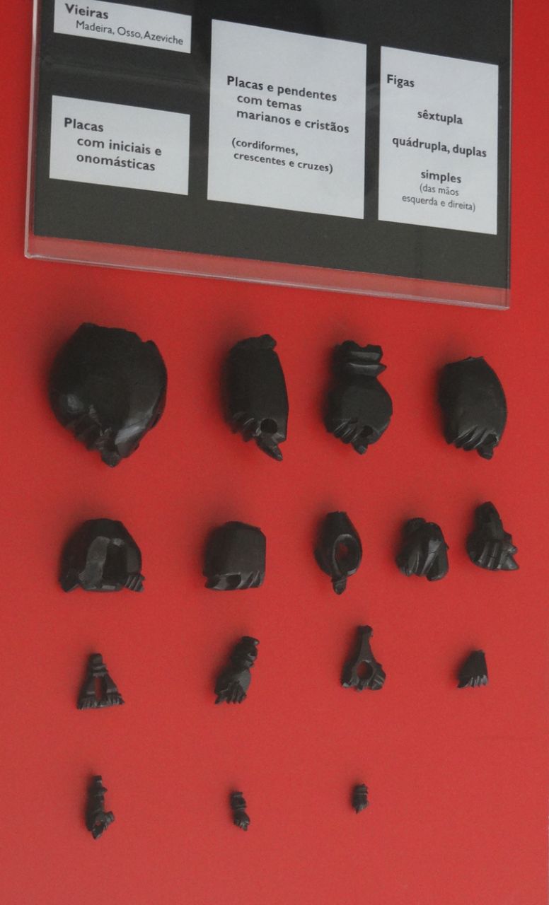 Figas de azeviche do Mosteiro de Santa Clara, a Velha, 1650 (c ...