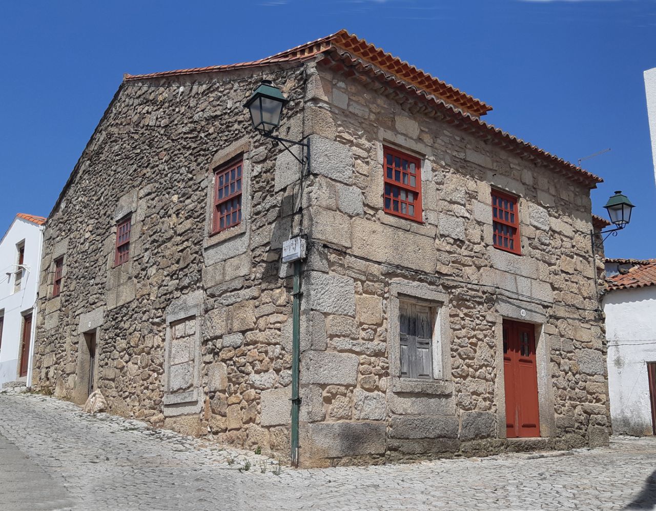 Casa de pedra, 1650 (c.) e seguintes, Almeida, Portugal – Arquipélagos