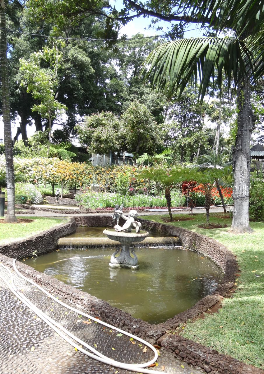 Escultura de cascata de jardim, 1990 (c.), Quinta Vigia, Funchal, ilha ...