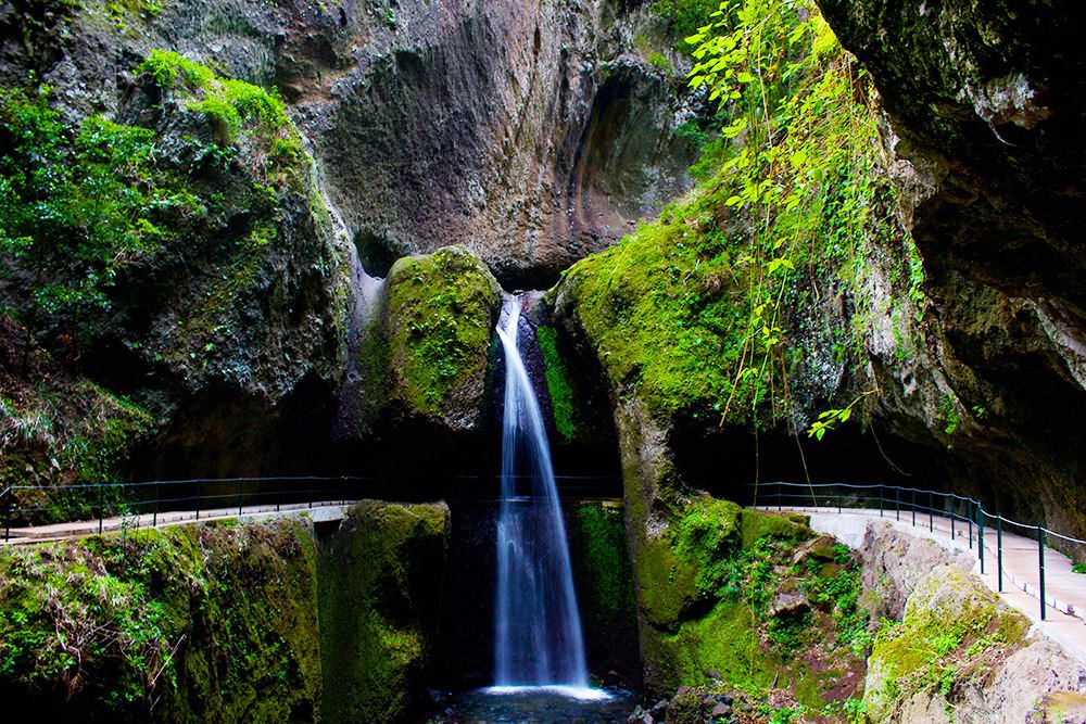 Levada do Moinho, ou Levada Grande das Achadas da Cruz, Porto do Moniz ...