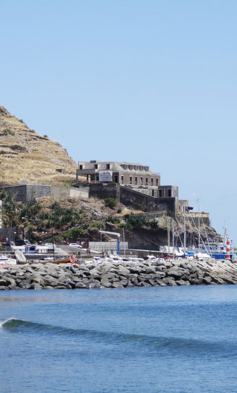 Forte de São João Baptista de Machico, 1708 e 2019, ilha da Madeira ...