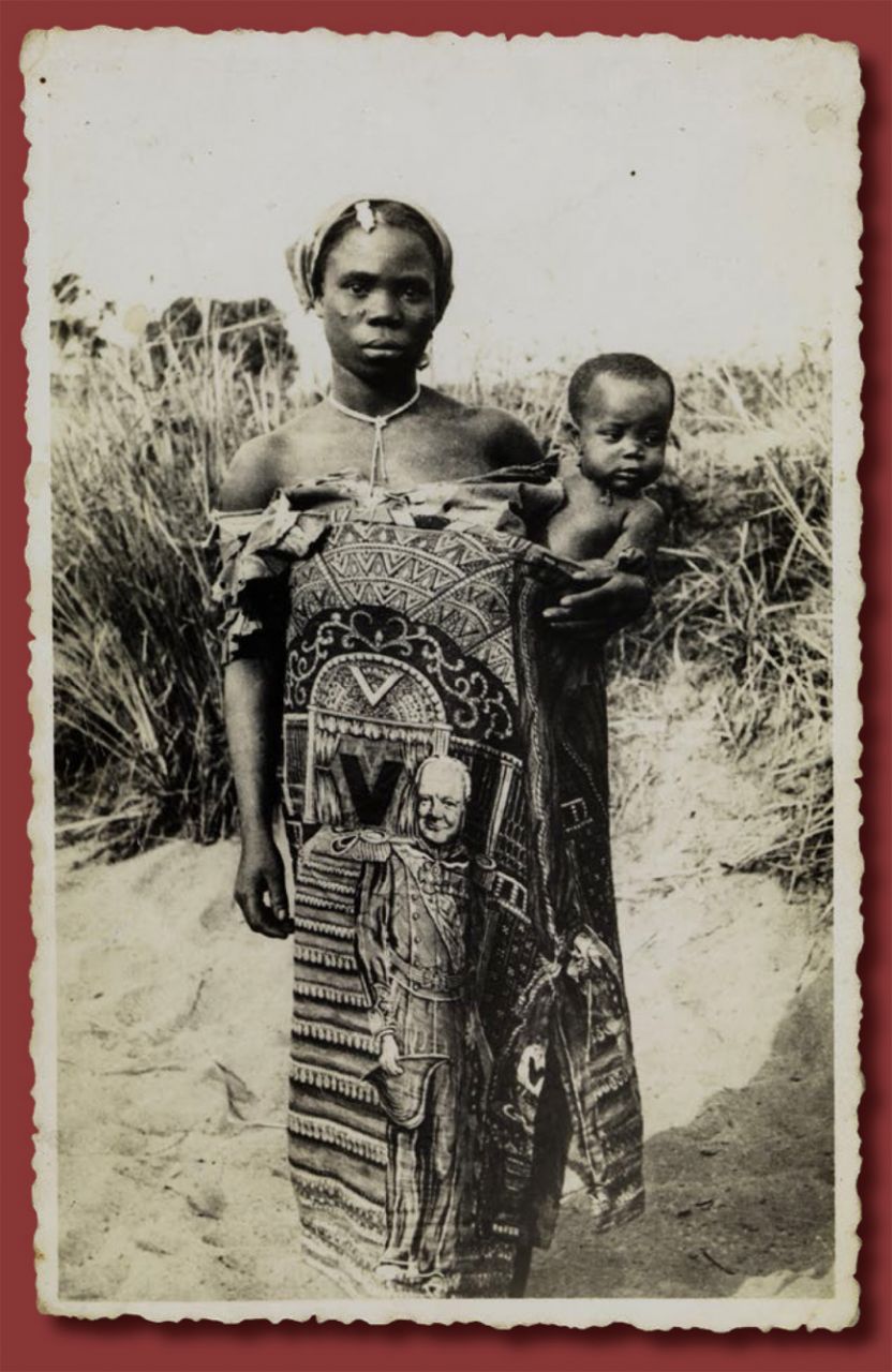 Fotografia de mulher com filho e capulana, 1961 (c.), Norte de Angola ...