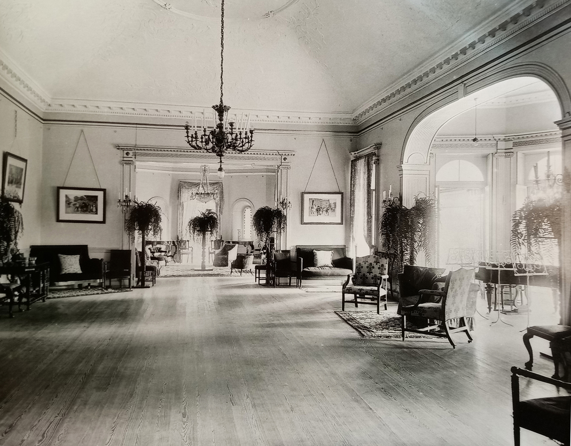 Interior da antiga Quinta Vigia, 1904 (c.), Funchal, ilha da Madeira ...