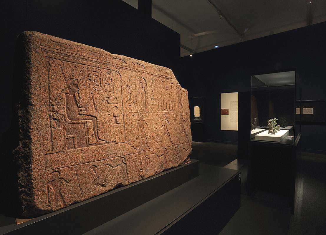 Relevo do faraó Osorkon II do Egito na festa Sed do The British Museum ...