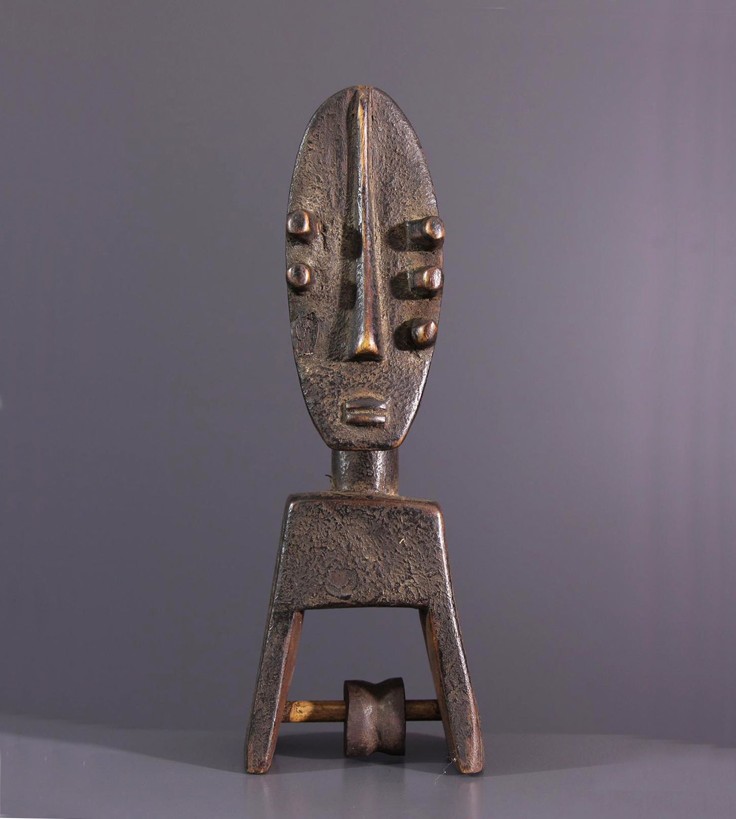 Roldana de tear com máscara Kru dos Grebo, 1940 (c.), Costa do Marfim ...