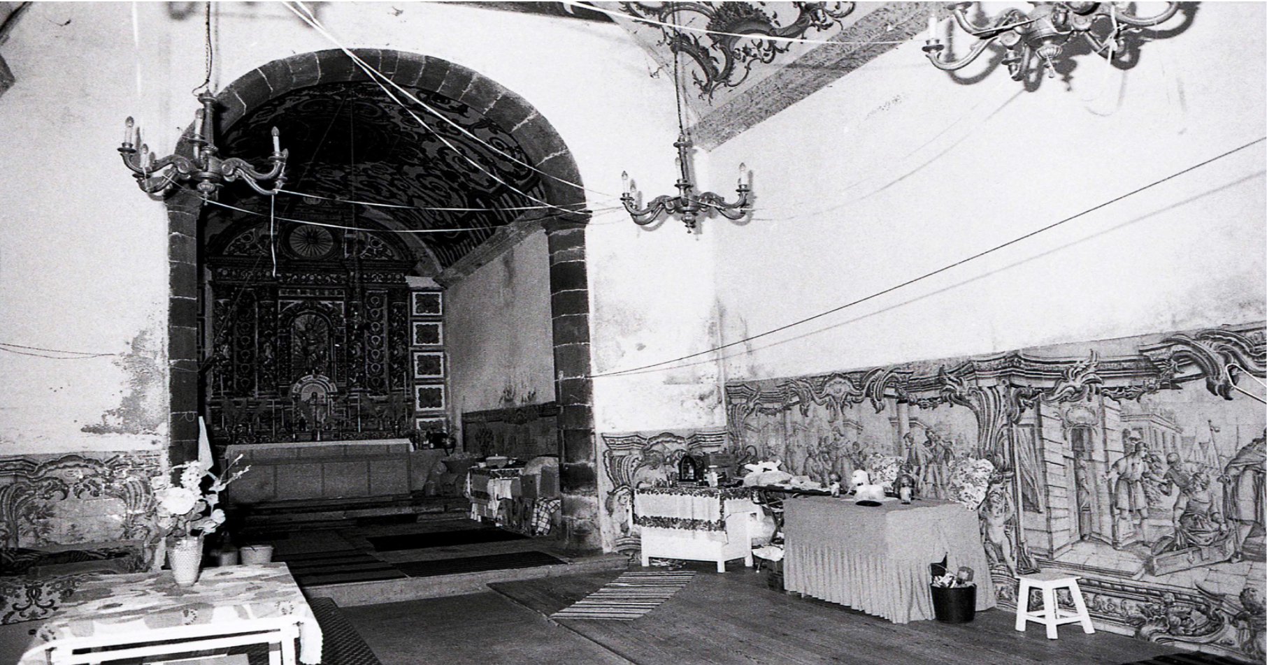 Interior da Capela de São Roque de Machico, ano de 1976, ocupada por ...