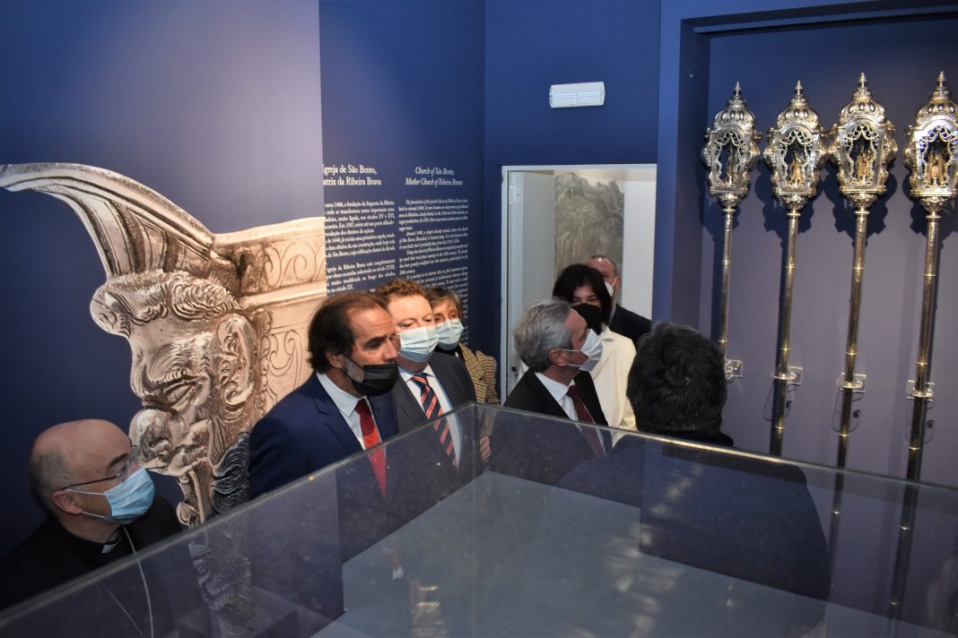Inauguração da Sala do Tesouro da Matriz da Ribeira Brava com D. Nuno ...