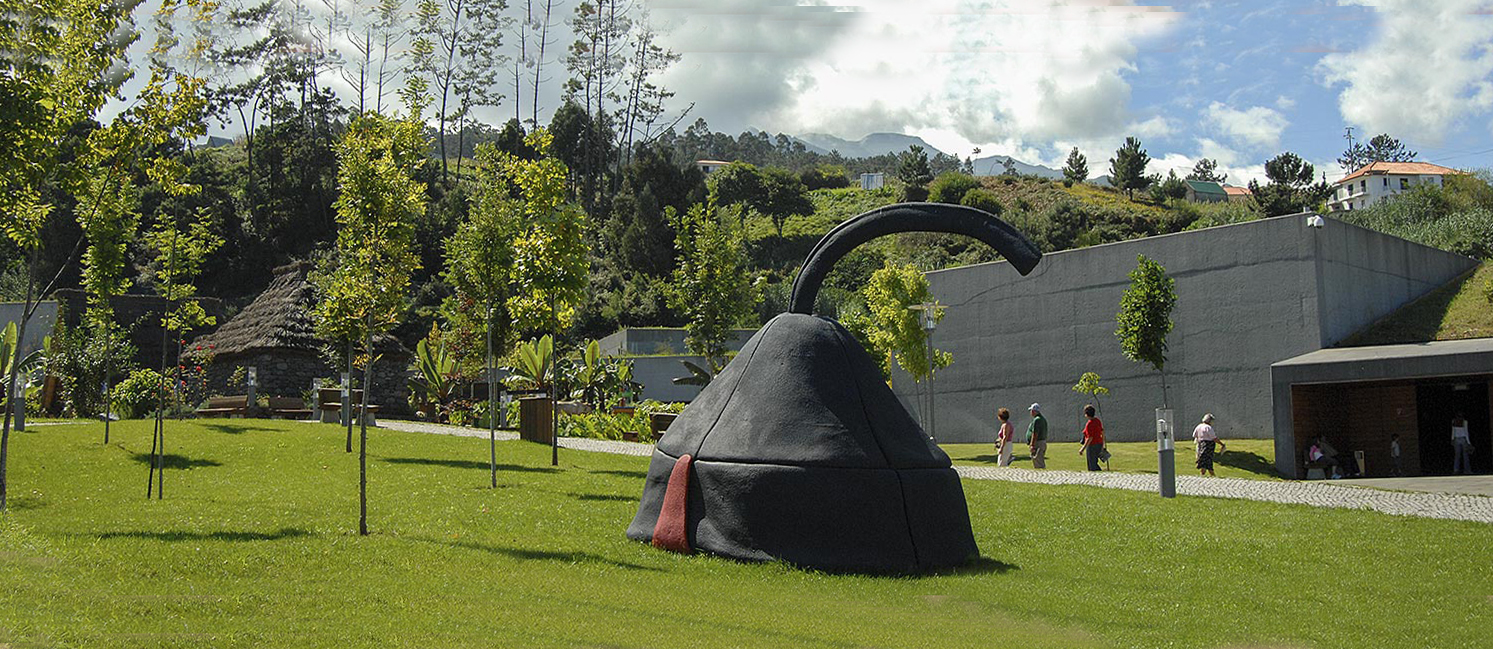 Barrete de vilão do Parque Temático da Madeira, 2000 (c.), Santana ...