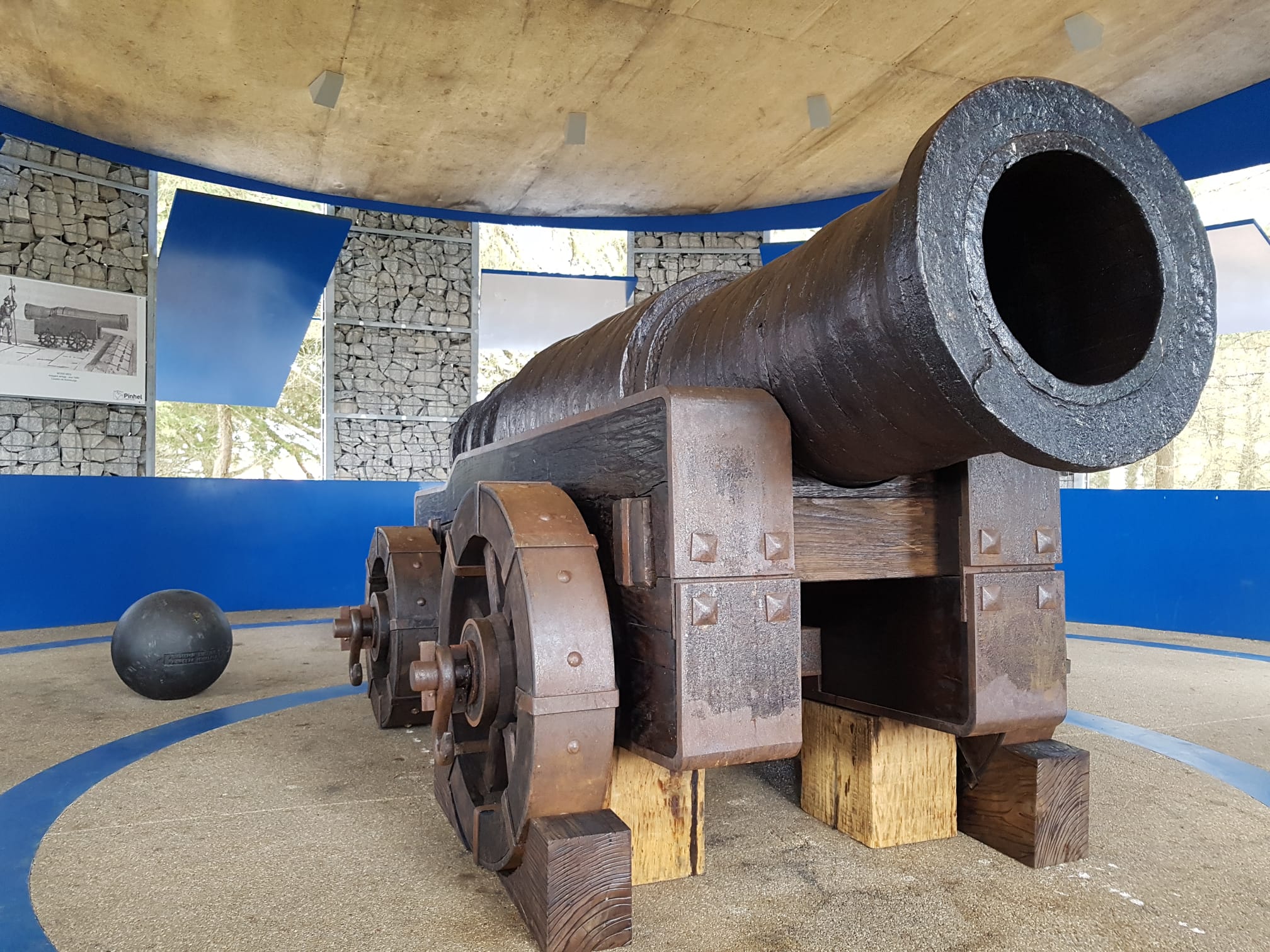 Grande bombarda do castelo de Pinhel, oficina ibérica ou flamenga, 1450 ...