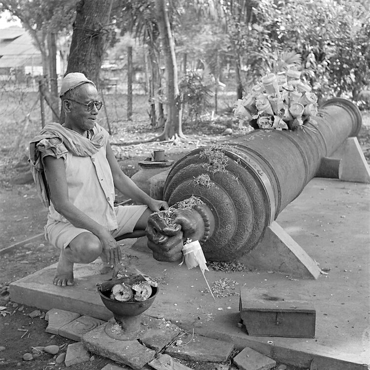 Culto ao Canhão Sagrado português, 1640 (c.), Merian Si Jagur ...