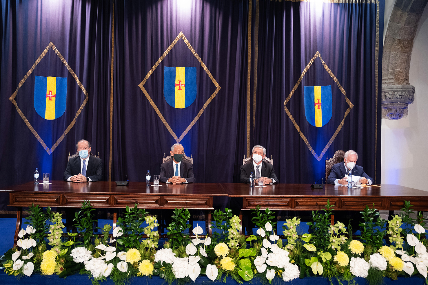 Mesa de apresentação A Autonomia da Madeira, de Manuel Pestana dos Reis ...