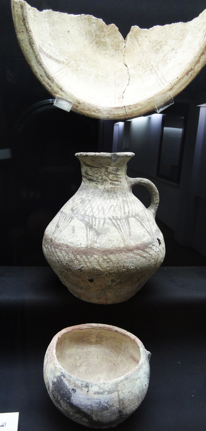 Vitrina com importações do porto de Julfar, 1300 a 1800 (c.), Museu ...