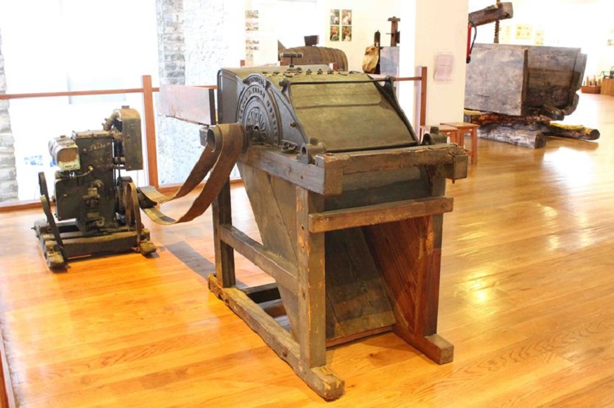 Debulhadora mecânica, 1920 (c.), Museu Etnográfico da Madeira, Ribeira ...