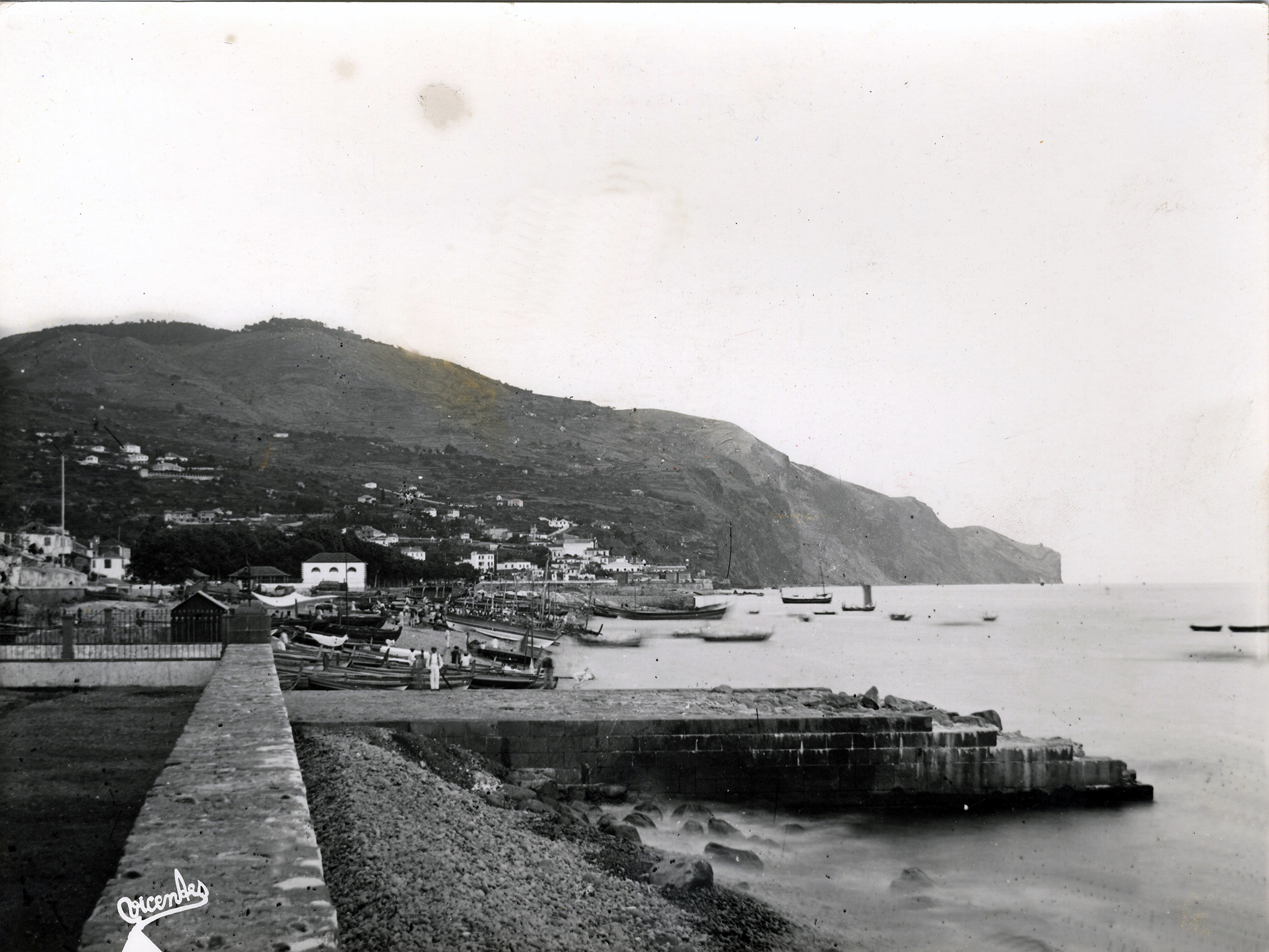 Calhau da praia do Funchal com cais da Alfândega, Vicentes, 1875 (c ...