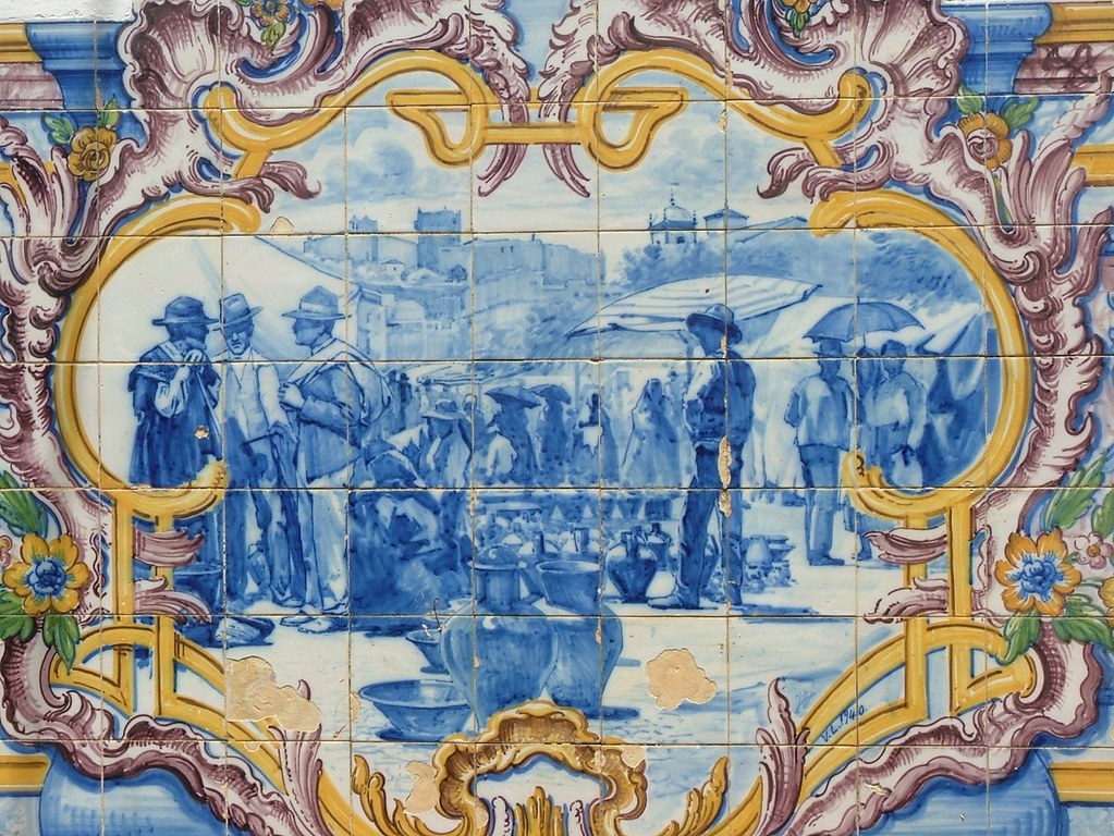 Mercado de Estremoz, azulejos de João Alves de Sá, 1940, Estremoz ...