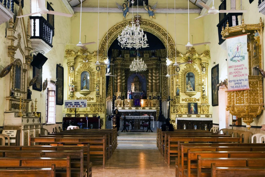 Interior da igreja dos Reis Magos de Bardez, reconstrução de 1700 a ...