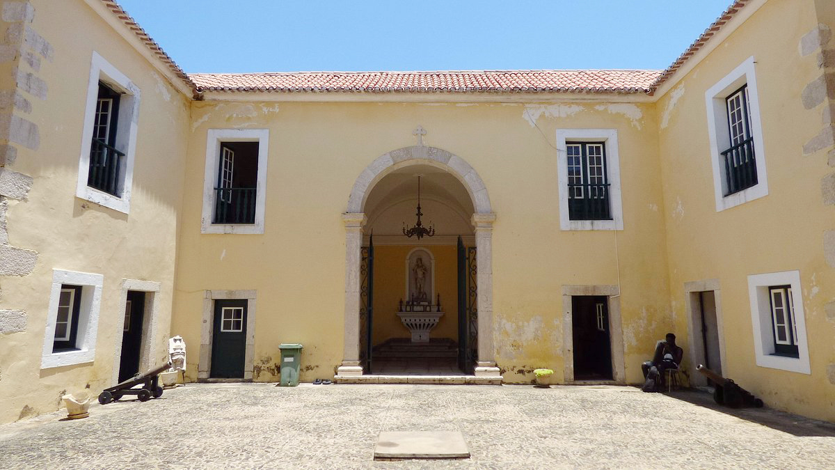 Pátio central da fortaleza de São Sebastião, 1575 e 1866 (c.), Museu ...