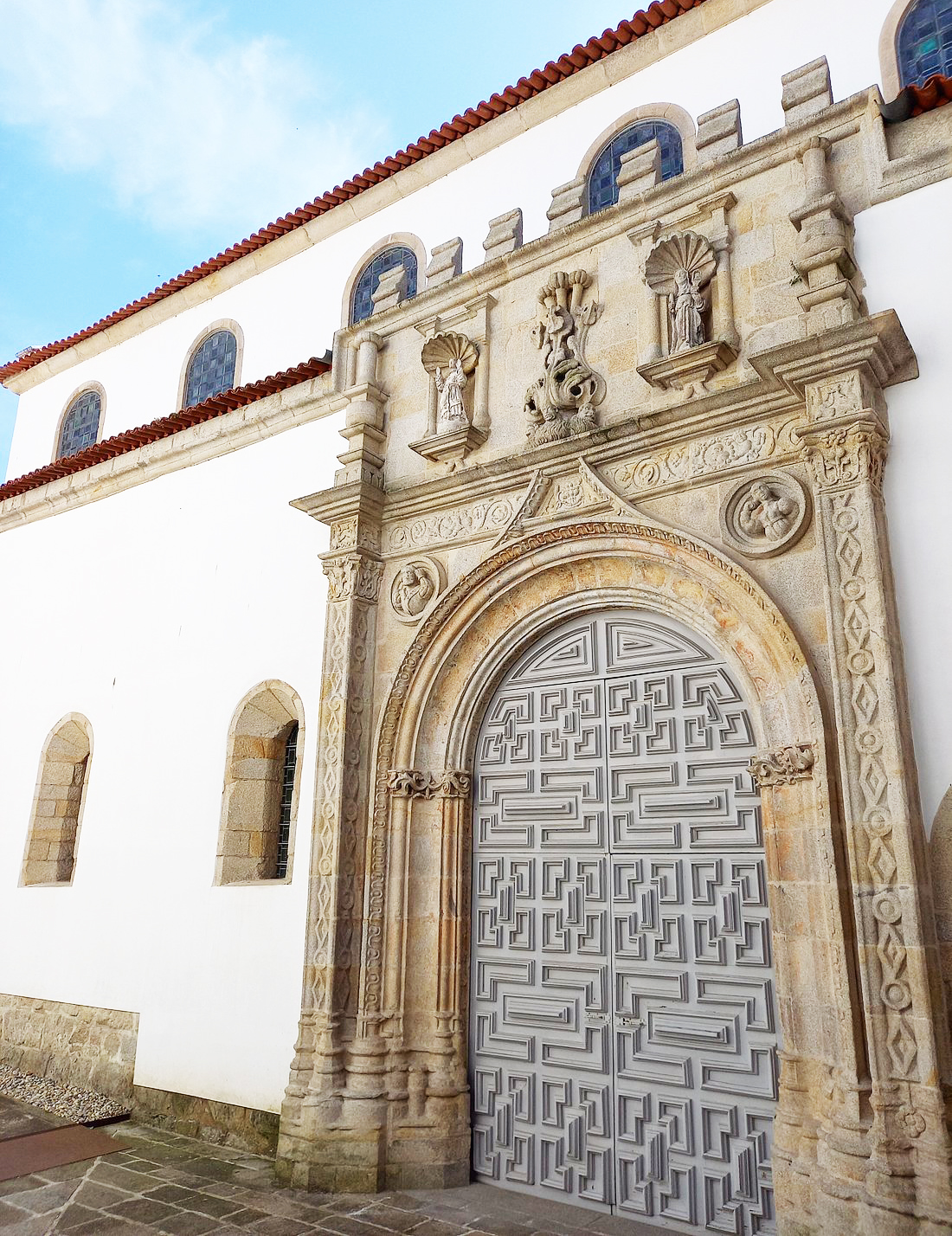 Portal da igreja de Santa Clara do Porto, campanha de 1450 (c.) e ...