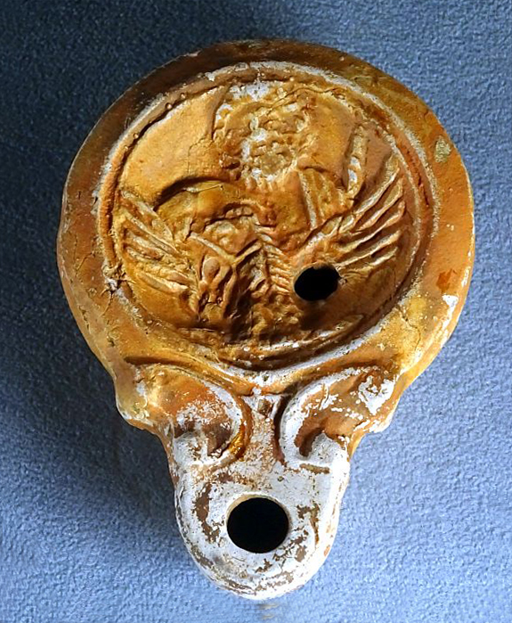 Lucerna decorada com Júpiter e águia, cerâmica de oficina romana de ...