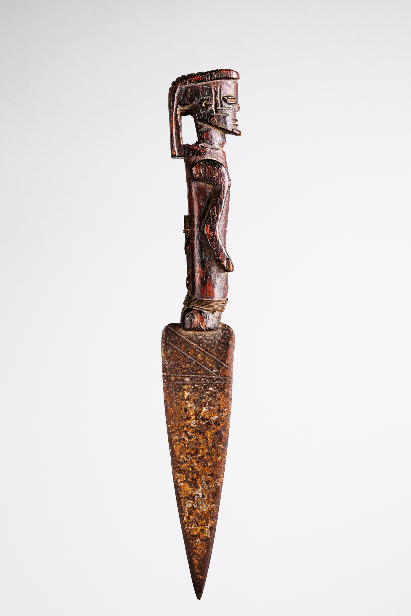 Faca Tchokwe do leilão Zemanek-Münster de abril de 2024, escultor ...