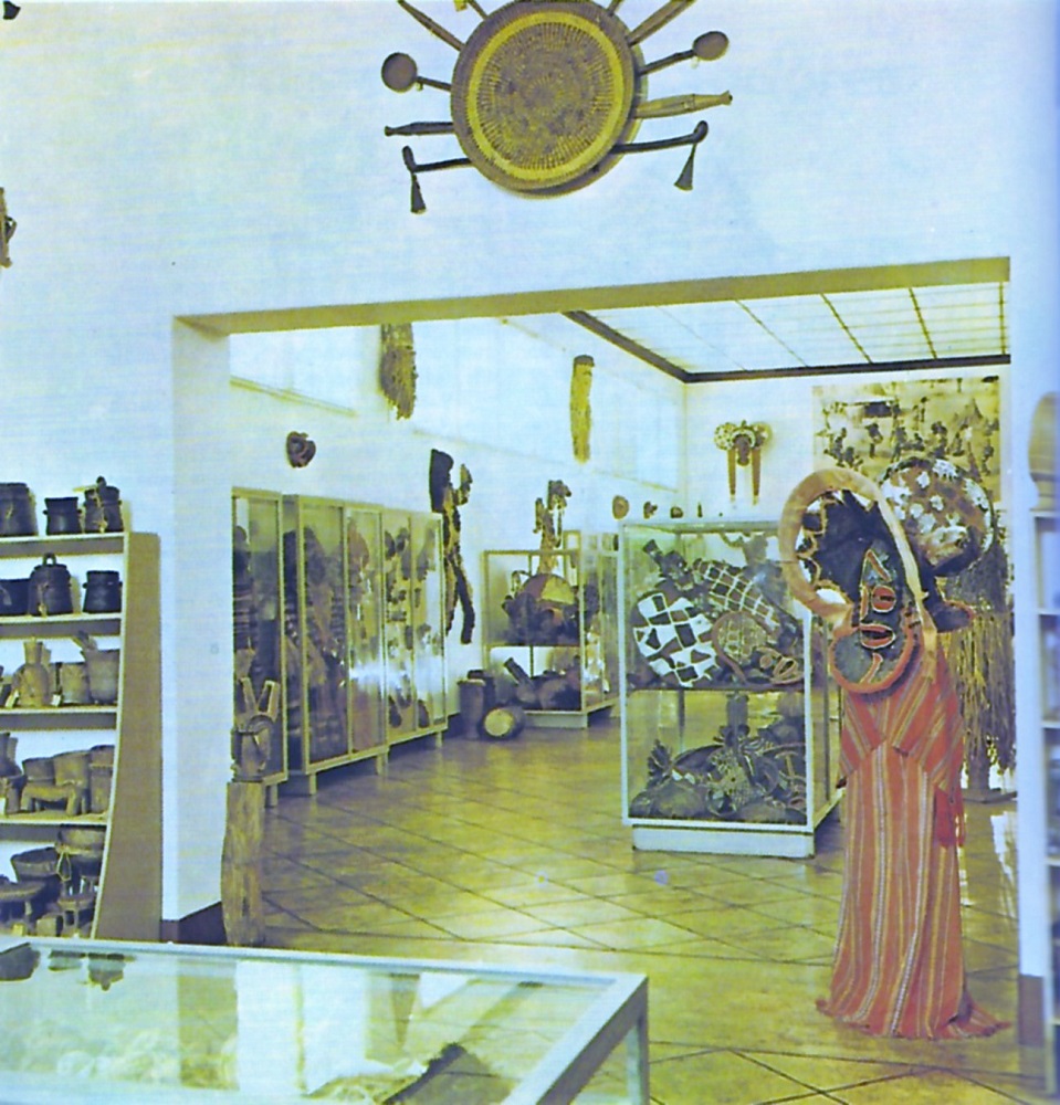 Interior do Museu do Dundo, 1965 (c.), Dundo, Lunda, Angola. – Arquipélagos