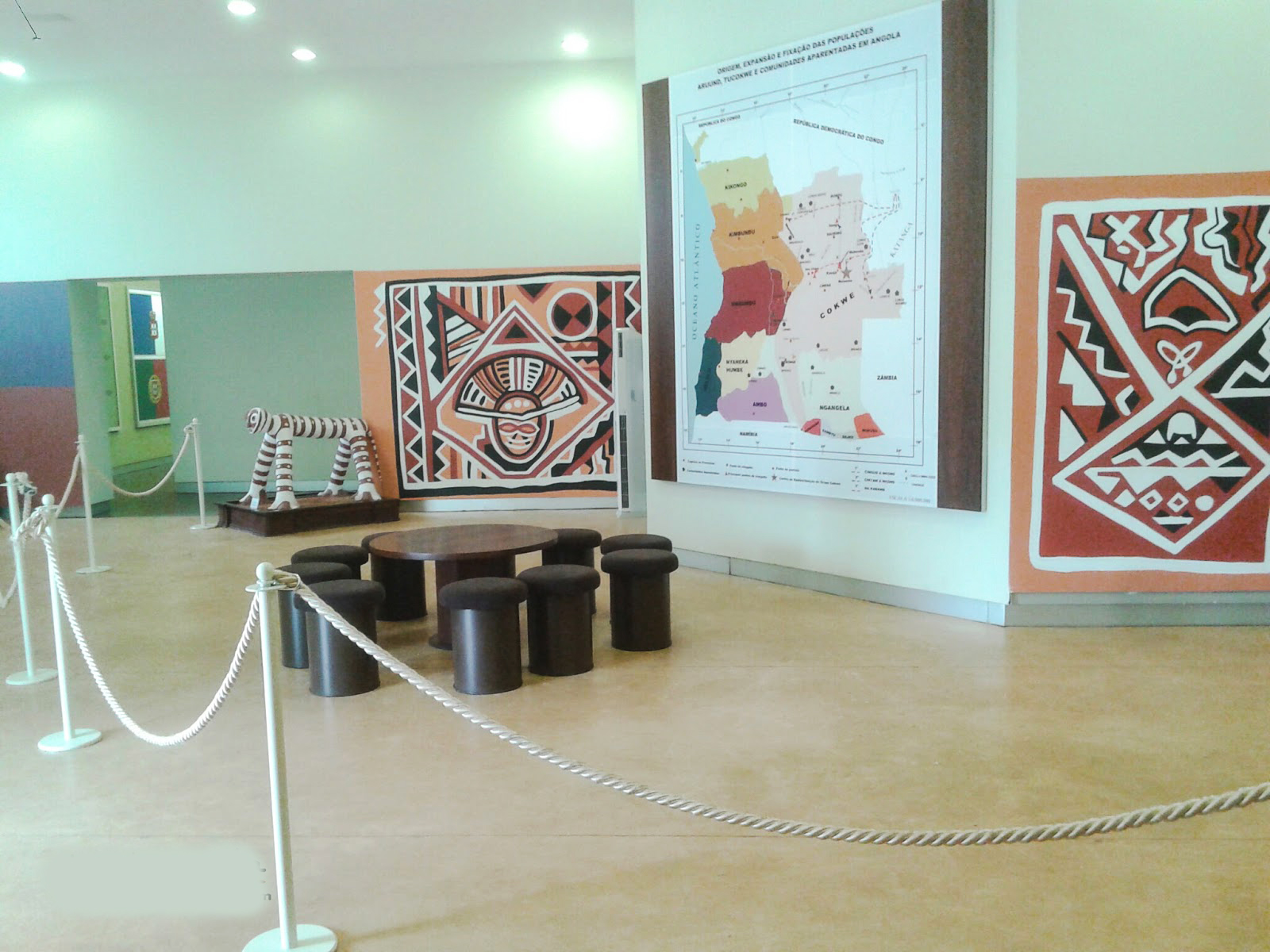 Interior do Museu do Dundo, 2018, Museu Regional do Dundo, Lunda ...