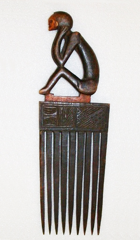 Pente Chokwe com “Pensador”, escultor Museu do Dundo (atr.), 1960 (c ...